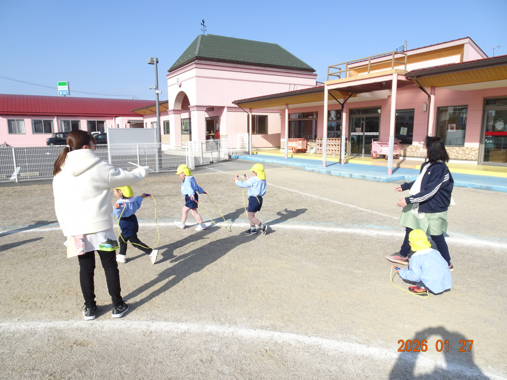 きく組のなわとび指導2026.1.27 | 社会福祉法人慈心会 さくら保育園