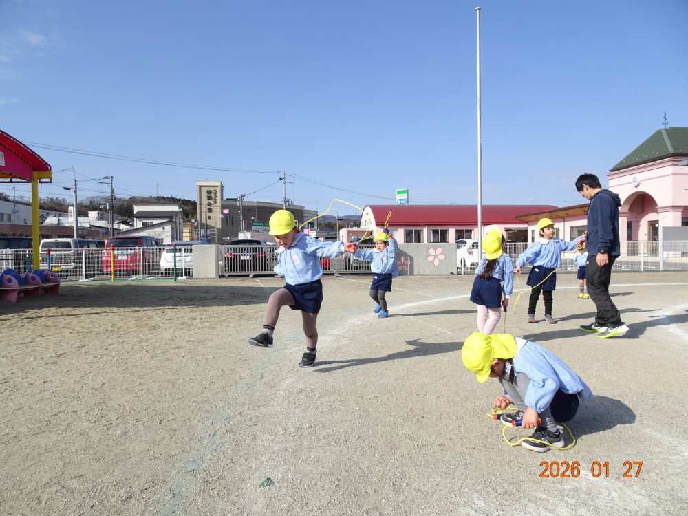 きく組のなわとび指導2026.1.27 | 社会福祉法人慈心会 さくら保育園