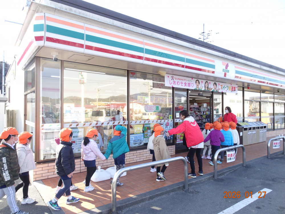 ひまわり組園外活動「セブンイレブン」2026.1.27 | 社会福祉法人慈心会 さくら保育園